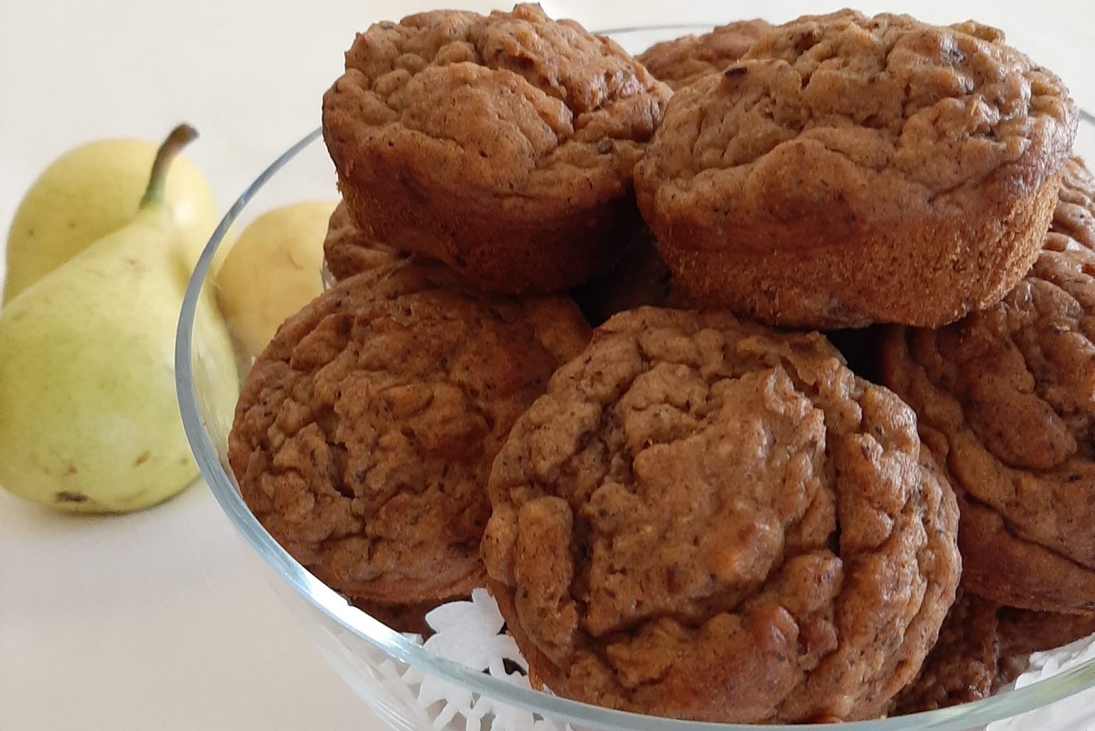 pear and sticky date muffins - Foost